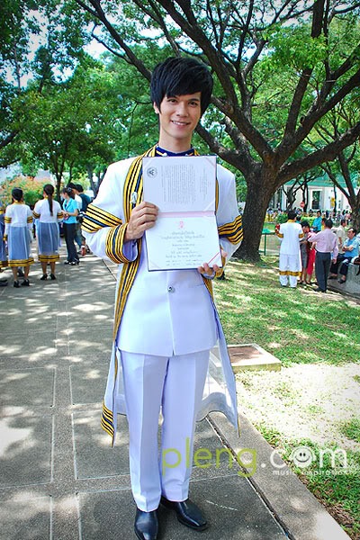 My Thai Addiction: [PICTURES] Yoshi’s graduation pics